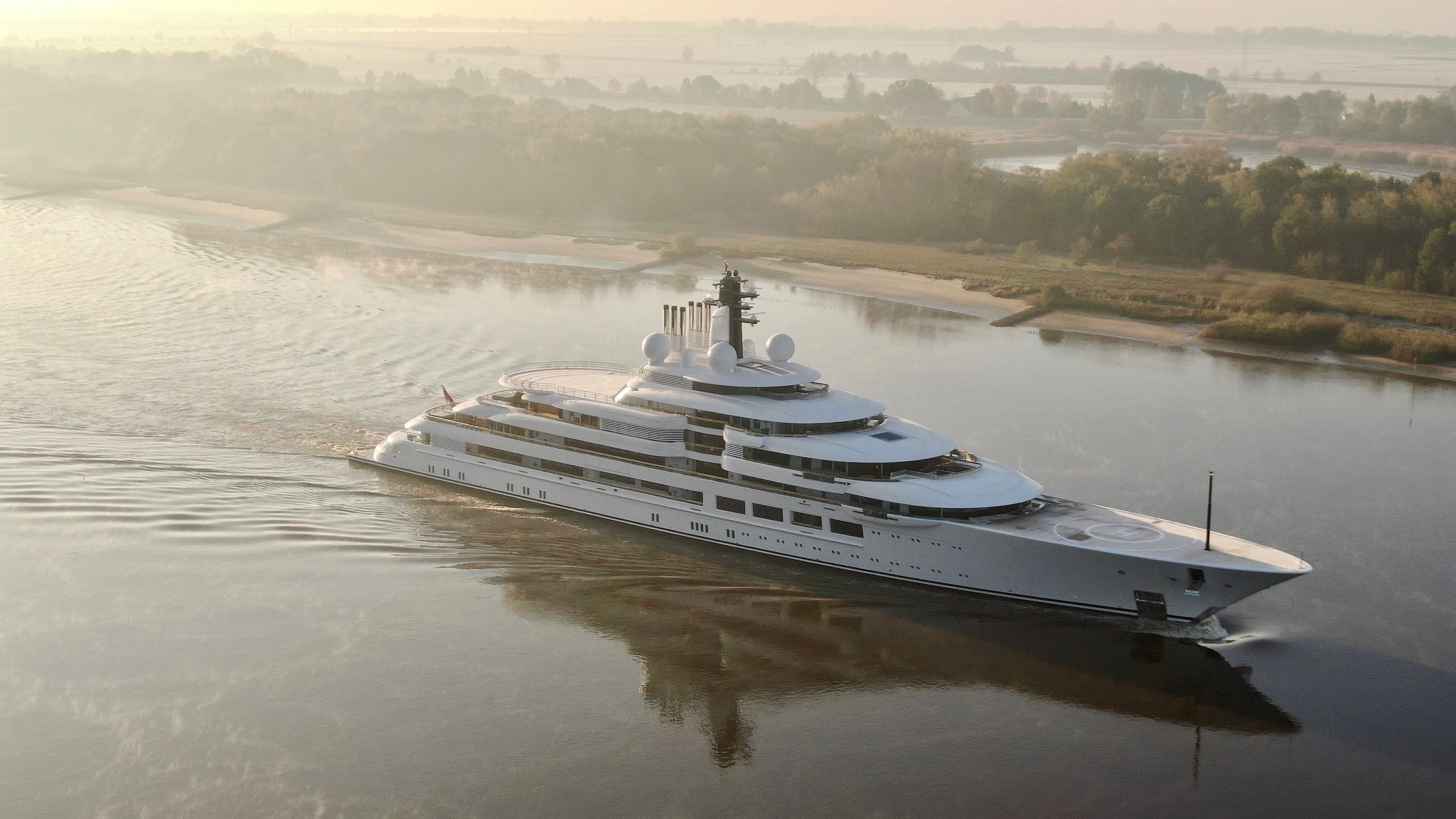 Yacht SCHEHERAZADE, Lurssen | CHARTERWORLD Luxury Superyacht Charters